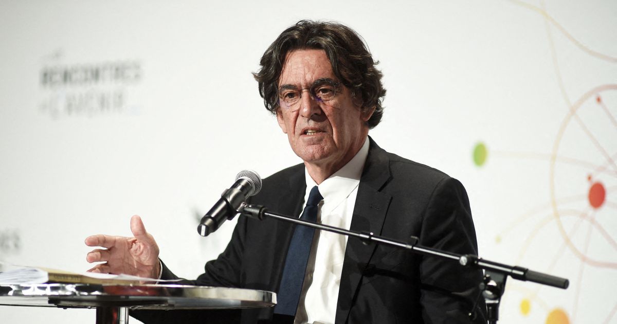 Luc Ferry lors des Rencontres de l'Avenir au palais des Congrès de ...