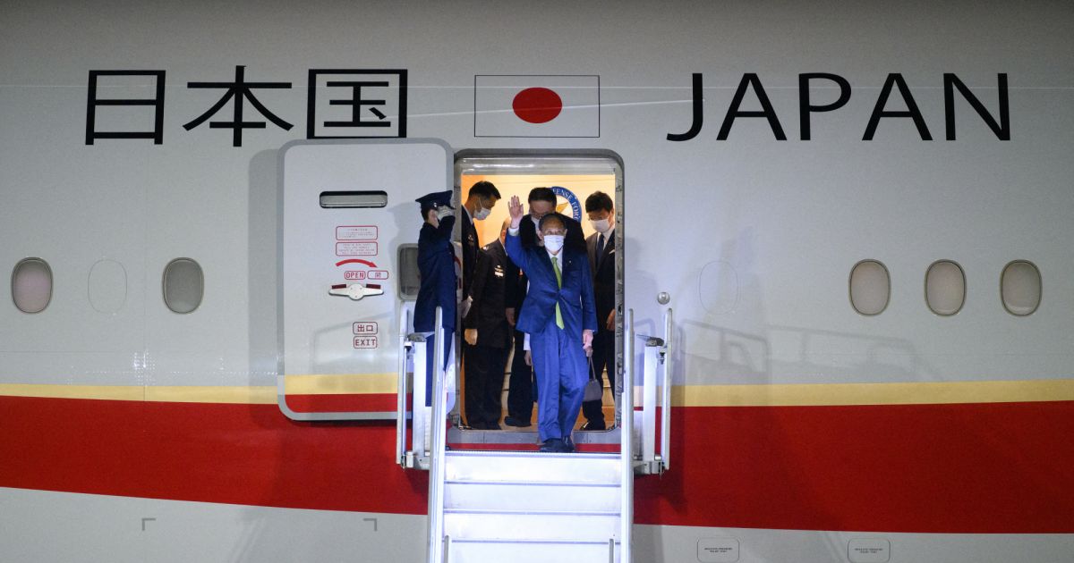 Le premier ministre japonais Yoshihide Suga et sa femme Mariko Suga à ...