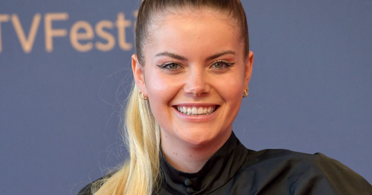 Romy (influenceuse) lors du photocall de la cérémonie des Nymphes d'Or ...