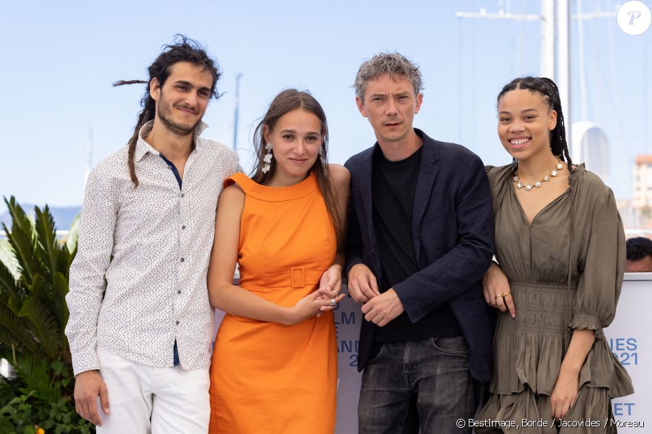 Etienne Rey, Swann Arlaud, Olenka Ilunga, Capucine Valmary au photocall ...