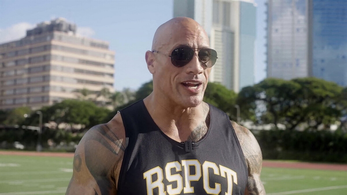 Photo : Dwayne Johnson est de retour dans son ancien lycée à Hawaï, en ...