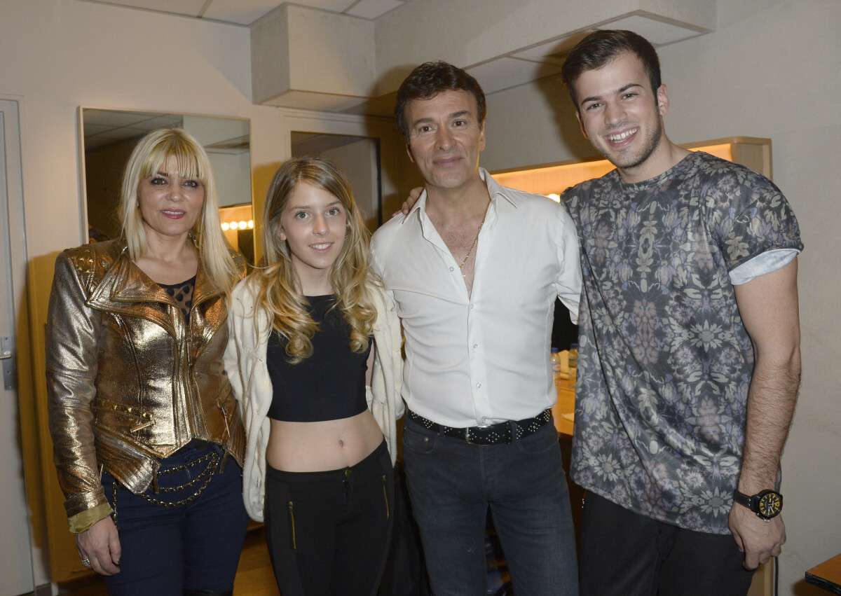 Photo : Tony Carreira et sa femme Fernanda Antunes entre leurs enfants ...