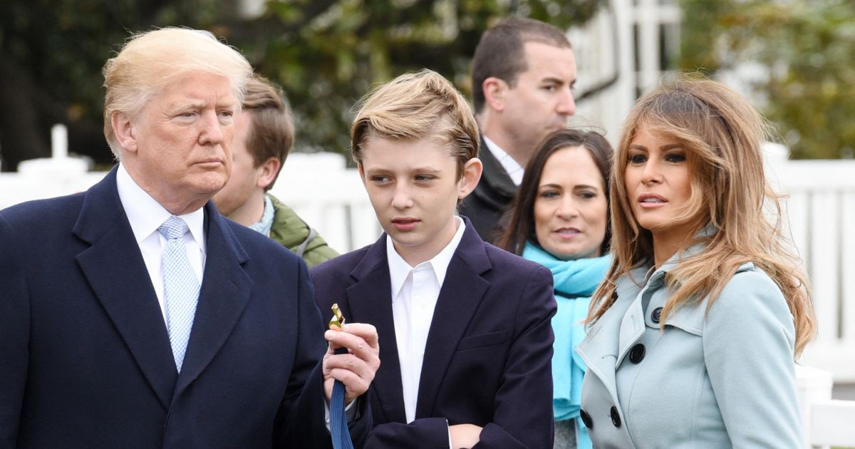 Donald Trump, Melania Trump et leur fils Barron le 2 avril 2018 ...