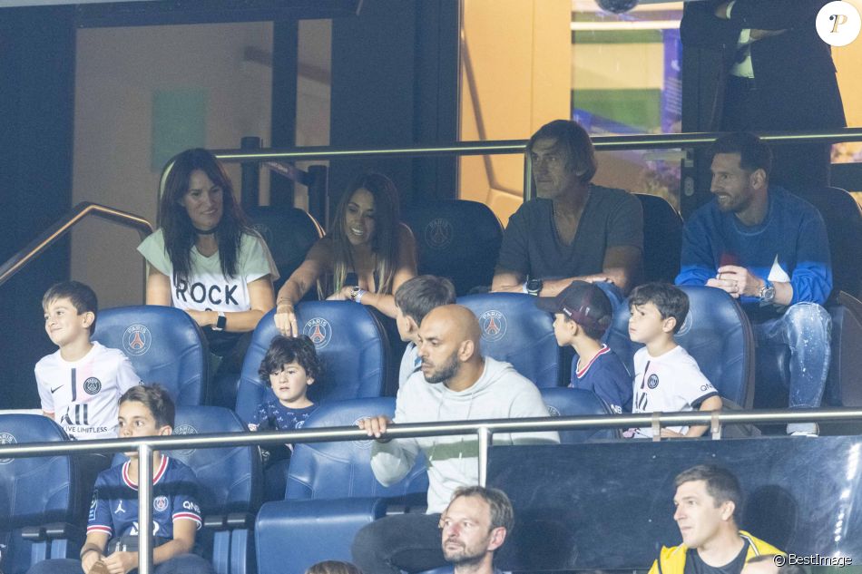 Lionel Leo Messi entouré de sa famille sa femme Antonella Roccuzzo, ses ...