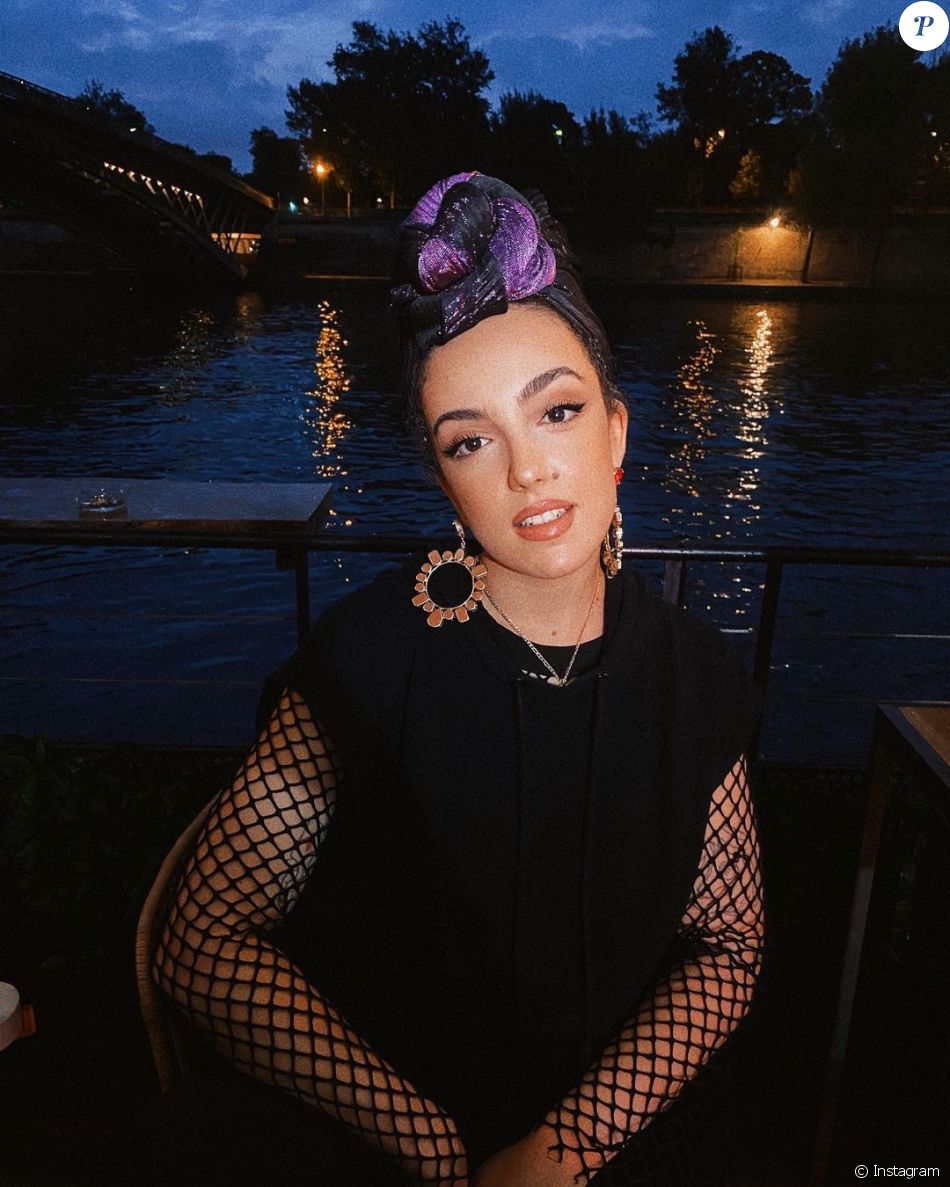 La Youtubeuse Shera Kerienski est enceinte. - Purepeople