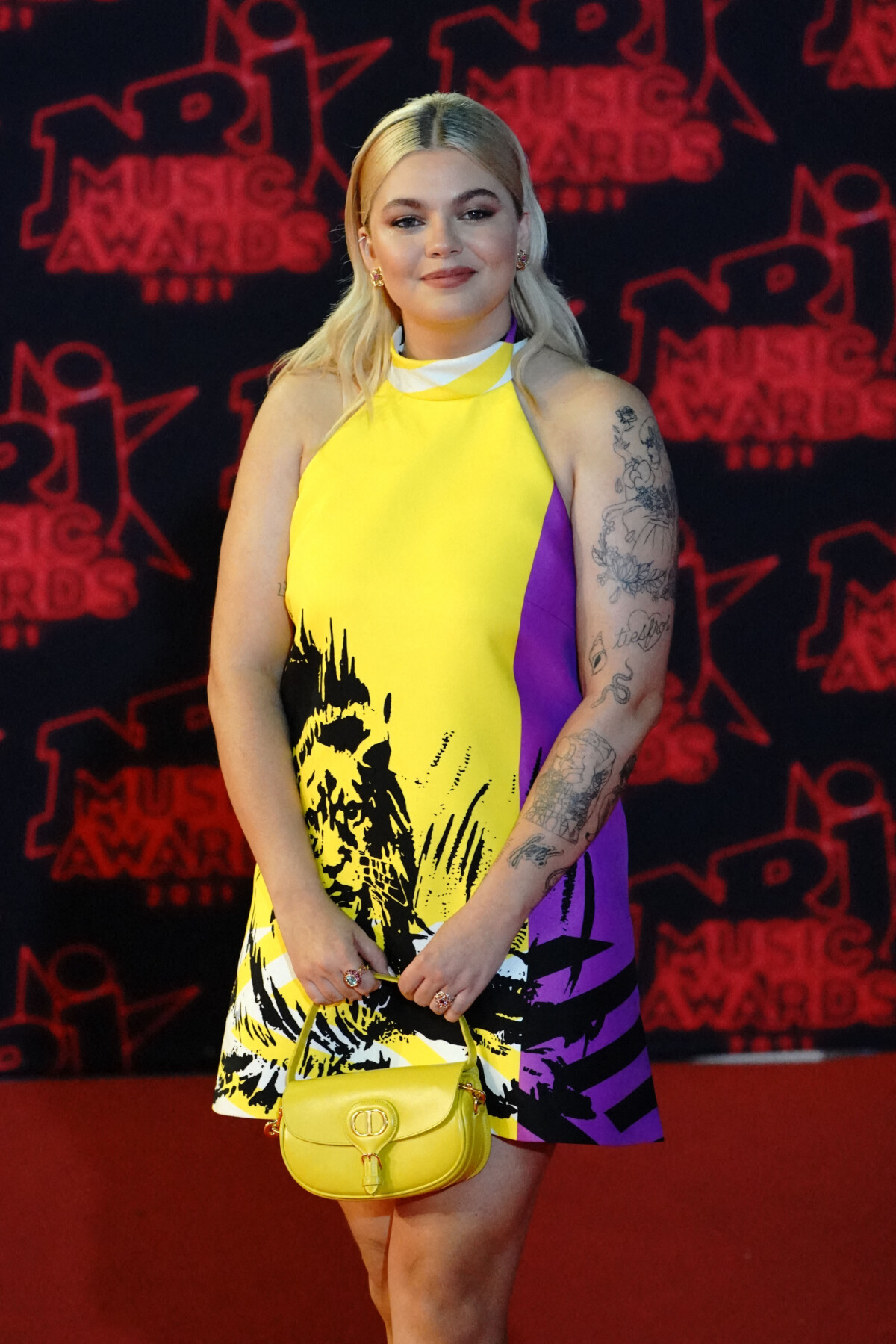Photo : Louane Emera lors de la 23ème édition des NRJ Music Awards au ...