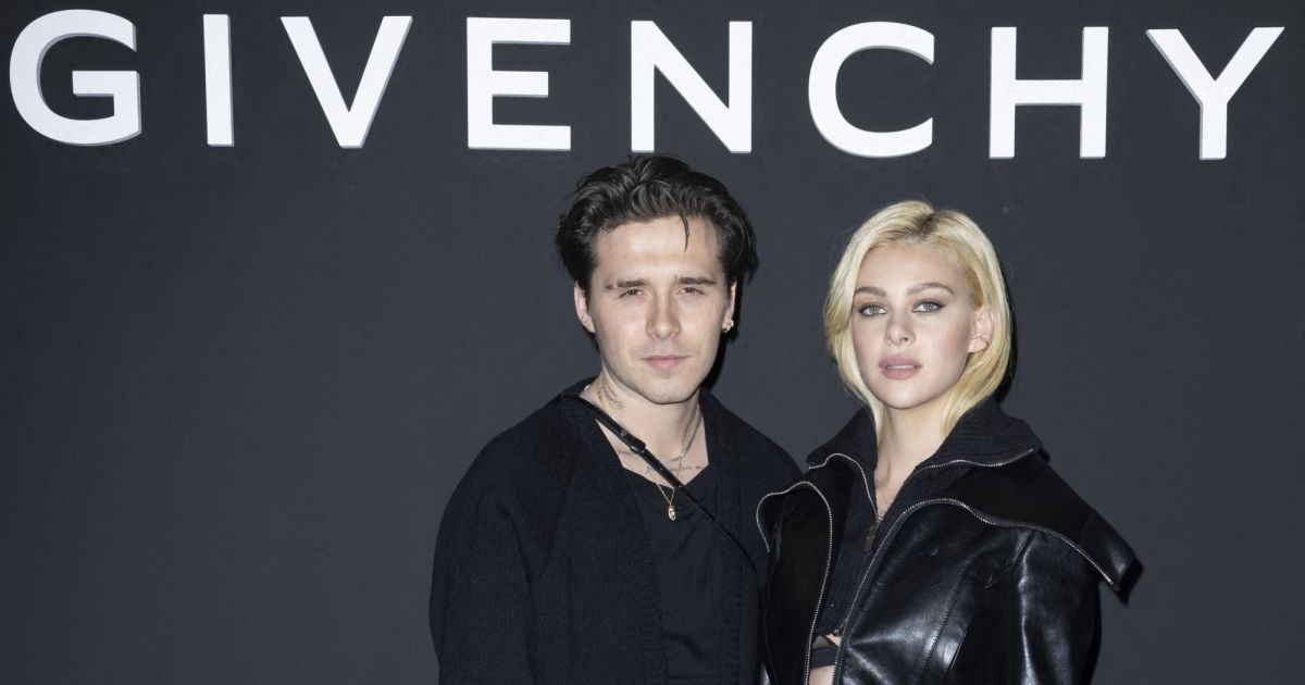 Brooklyn Beckham Et Sa Fiancée Nicola Ann Peltz Assistent Au Défilé