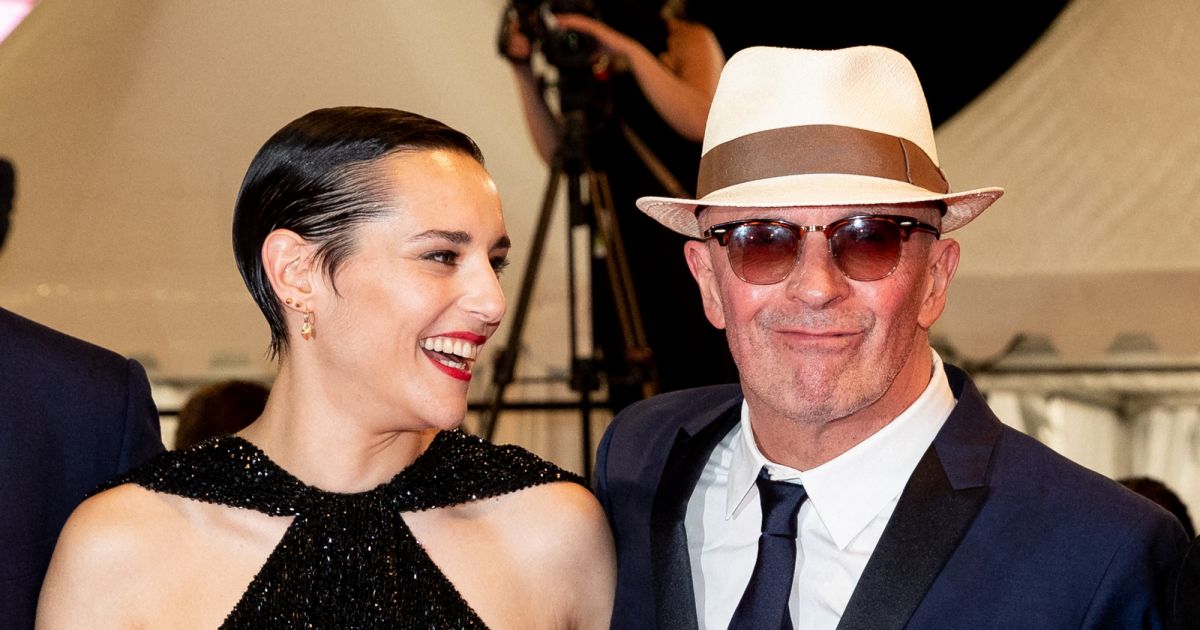 Jehnny Beth, Jacques Audiard - Montée des marches du film Les ...