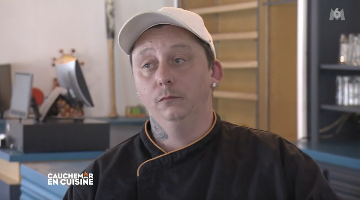 Photo : Philippe Etchebest vient en aide au patron Vincent et à sa serveuse Jessica dans ...