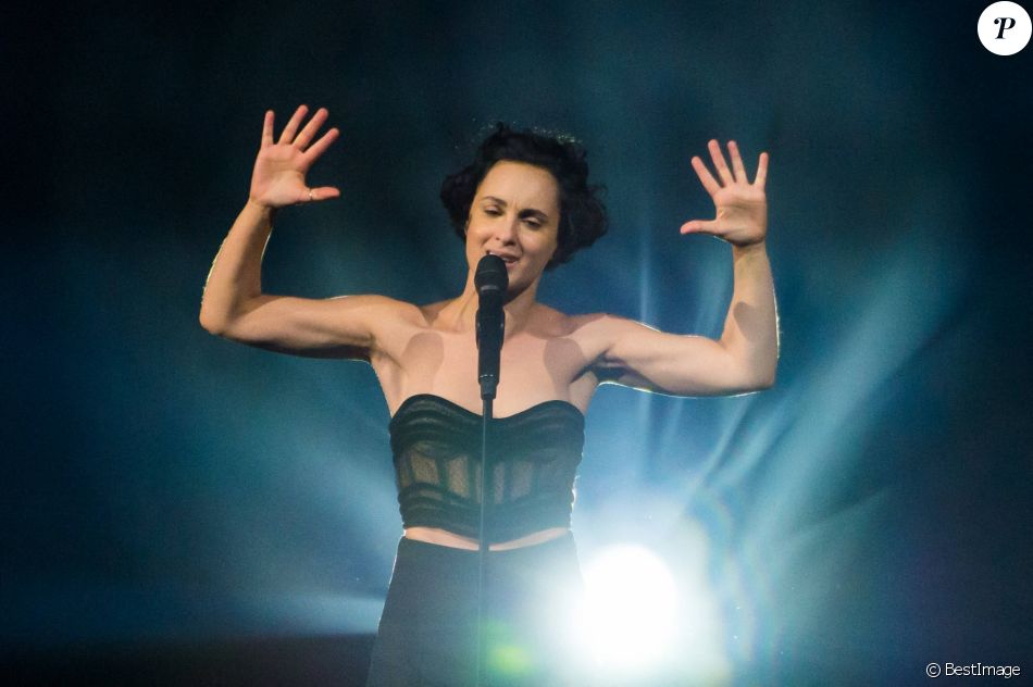 La française Barbara Pravi chante Voilà lors des répétitions pour la ...