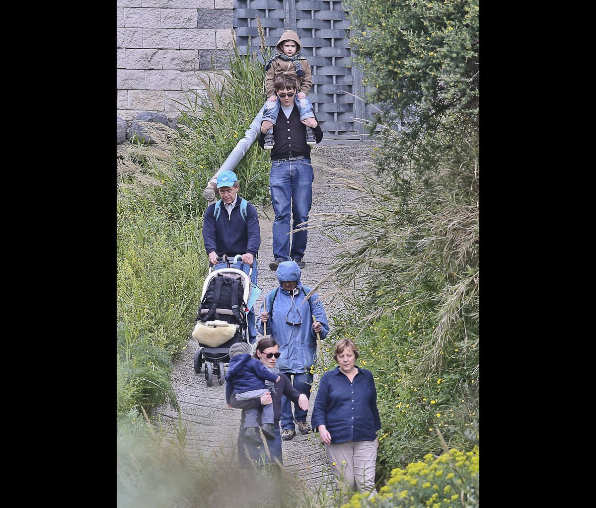 Photo : Angela Merkel et son époux Joachim Sauer en vacances en famille ...