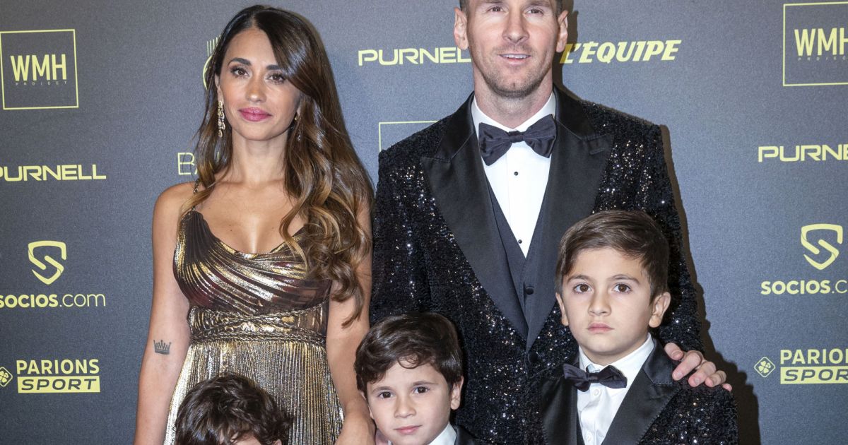 Lionel Messi avec sa femme Antonella Roccuzzo et ses enfants Thiago ...