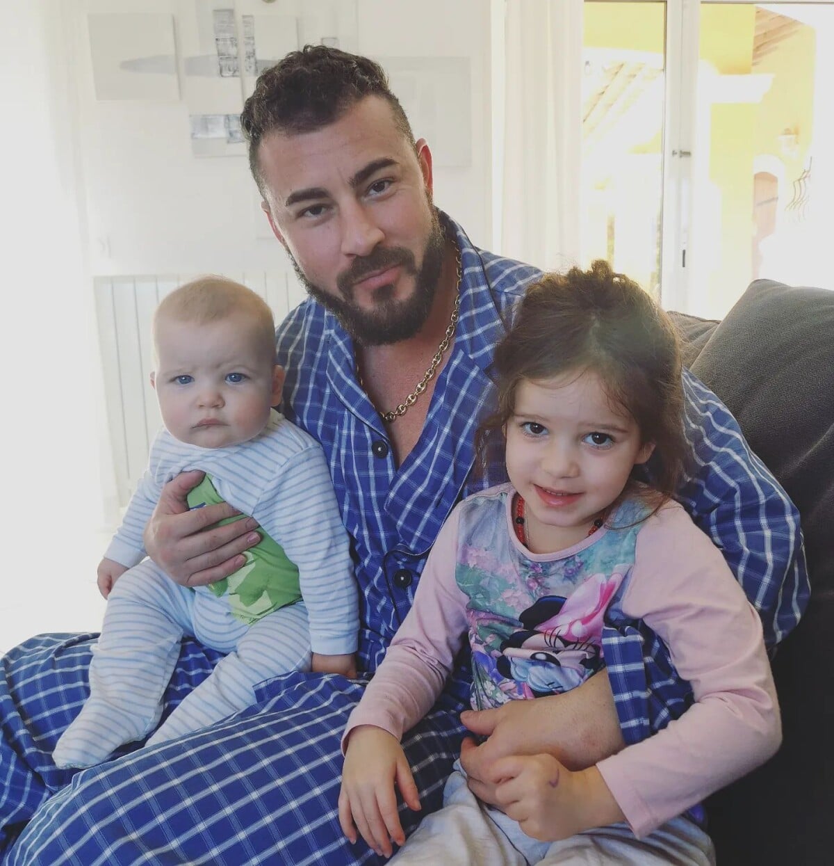 Photo : Maxime Parisi avec Vittorio et Luna - Purepeople