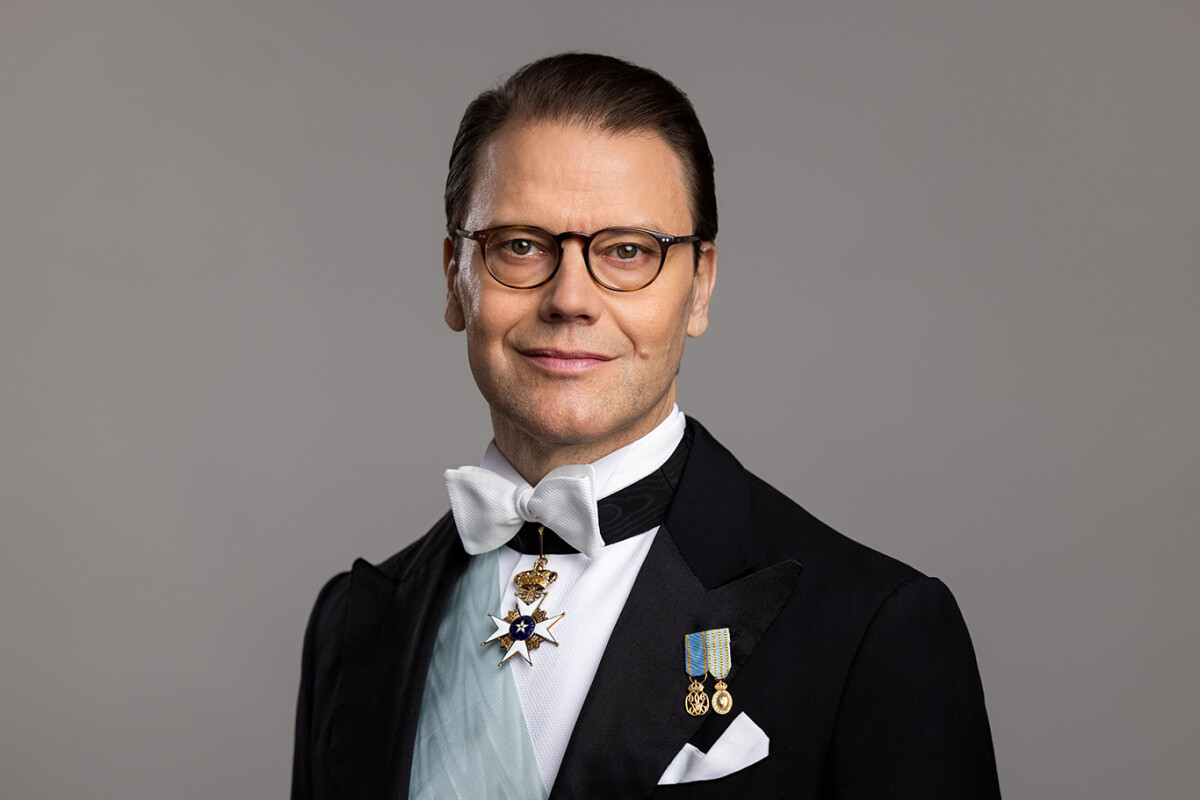 Photo : Nouveau portrait officiel du prince Daniel de Suède, mars 2022 ...