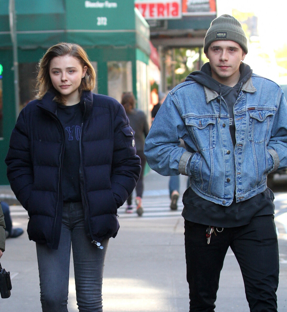 Photo : Brooklyn Beckham se balade avec sa petite amie Chloe Grace ...