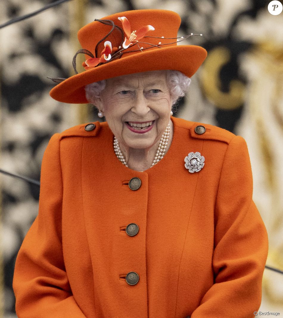 La reine Elisabeth II d'Angleterre au lancement du Queen's Baton ...
