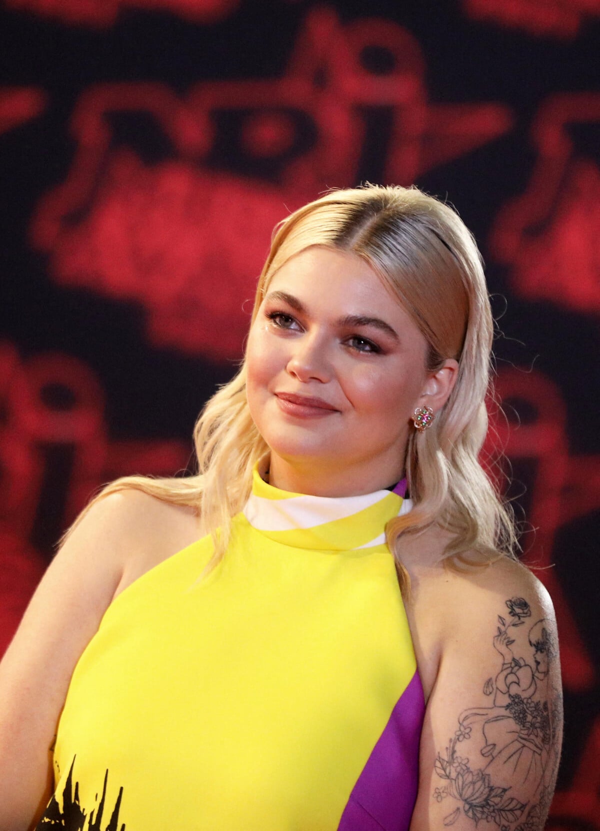 Photo : Louane Emera lors de la 23ème édition des NRJ Music Awards 2021 ...