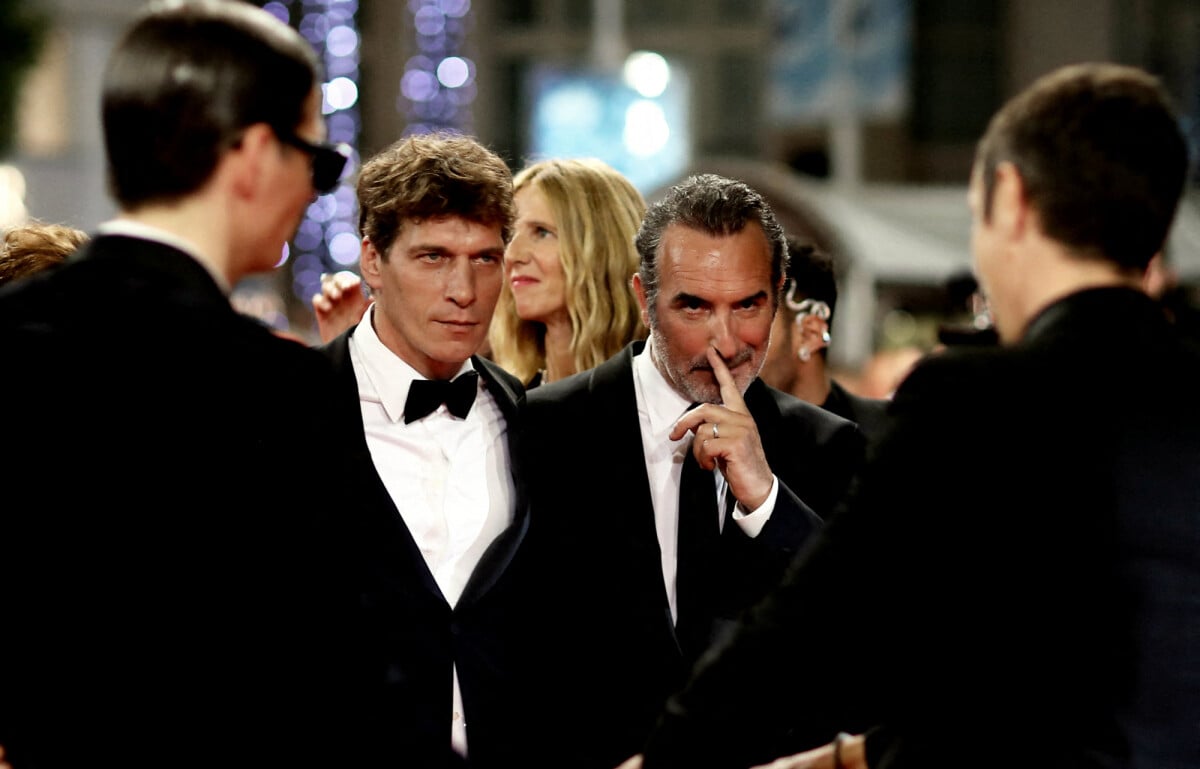 Photo : Cédric Jimenez, Jean Dujardin - Montée des marches du film ...