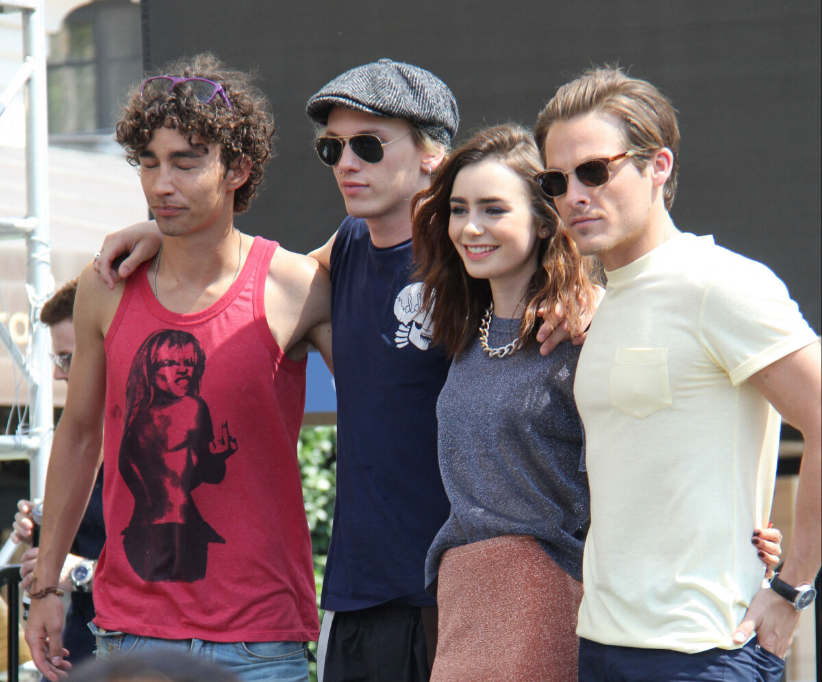 Photo : Lily Collins, Jamie Campbell Bower, Kevin Zegers, Robert ...