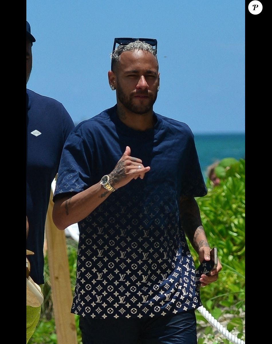 Neymar se la coule douce à Miami avec sa nouvelle compagne et sa soeur ...