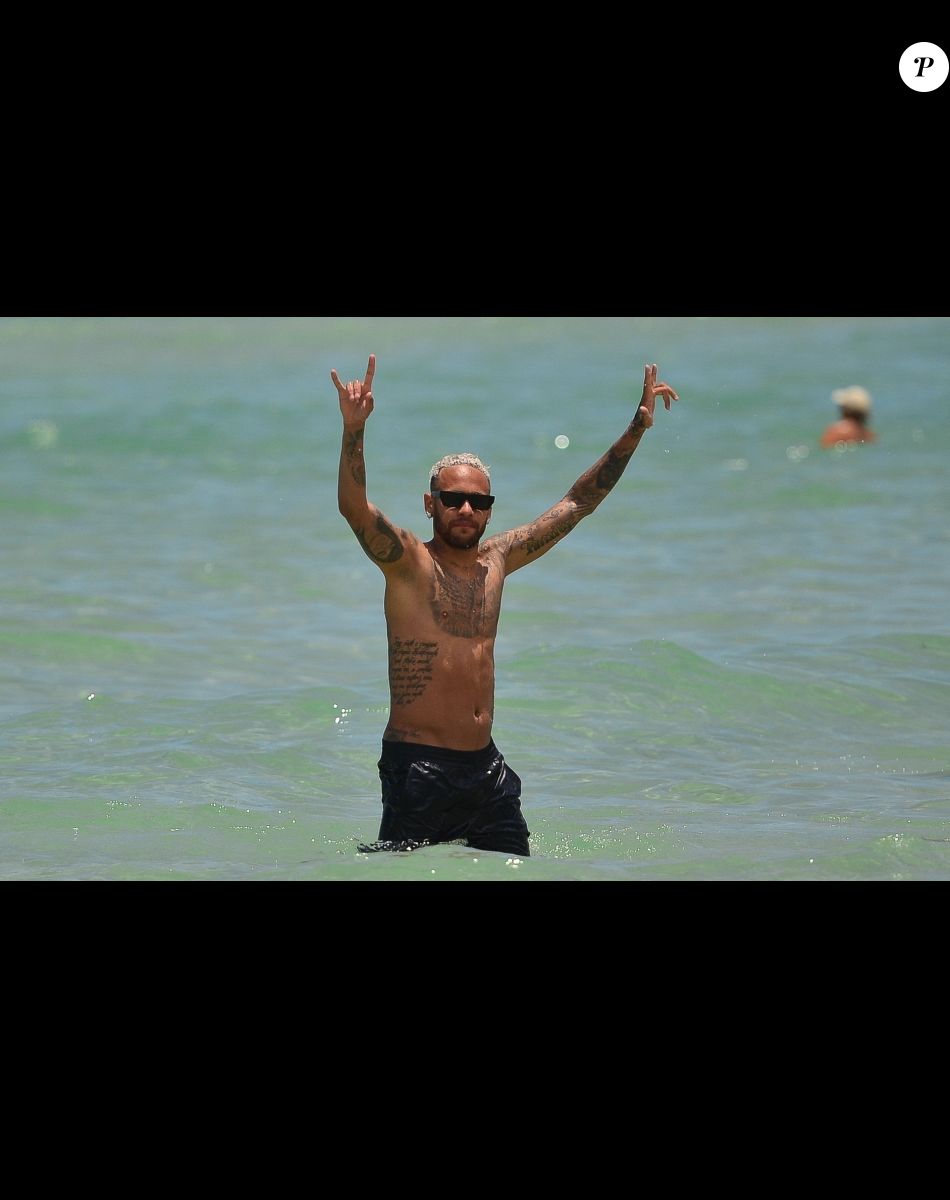 Neymar se la coule douce à Miami avec sa nouvelle compagne et sa soeur ...
