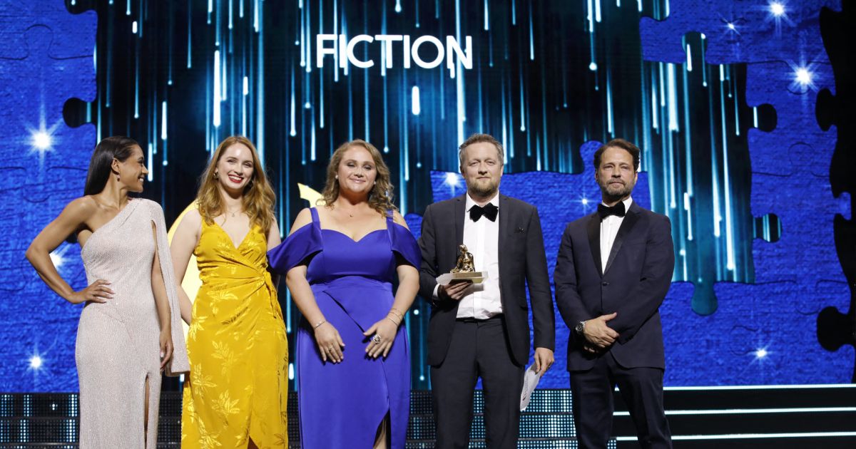 Catriona Renton, Danielle MacDonald et le producteur Harry Williams ...