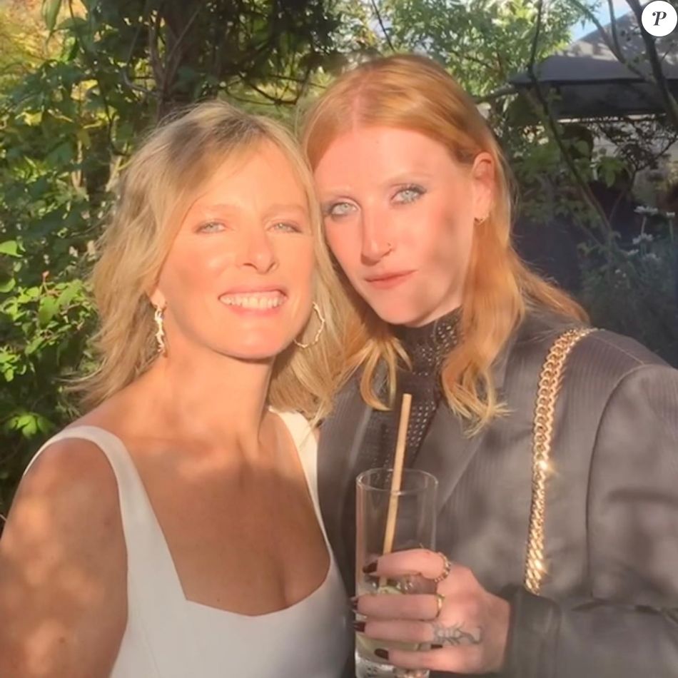 Karin Viard et sa fille Marguerite, le jour de son mariage. Le 25 juin ...