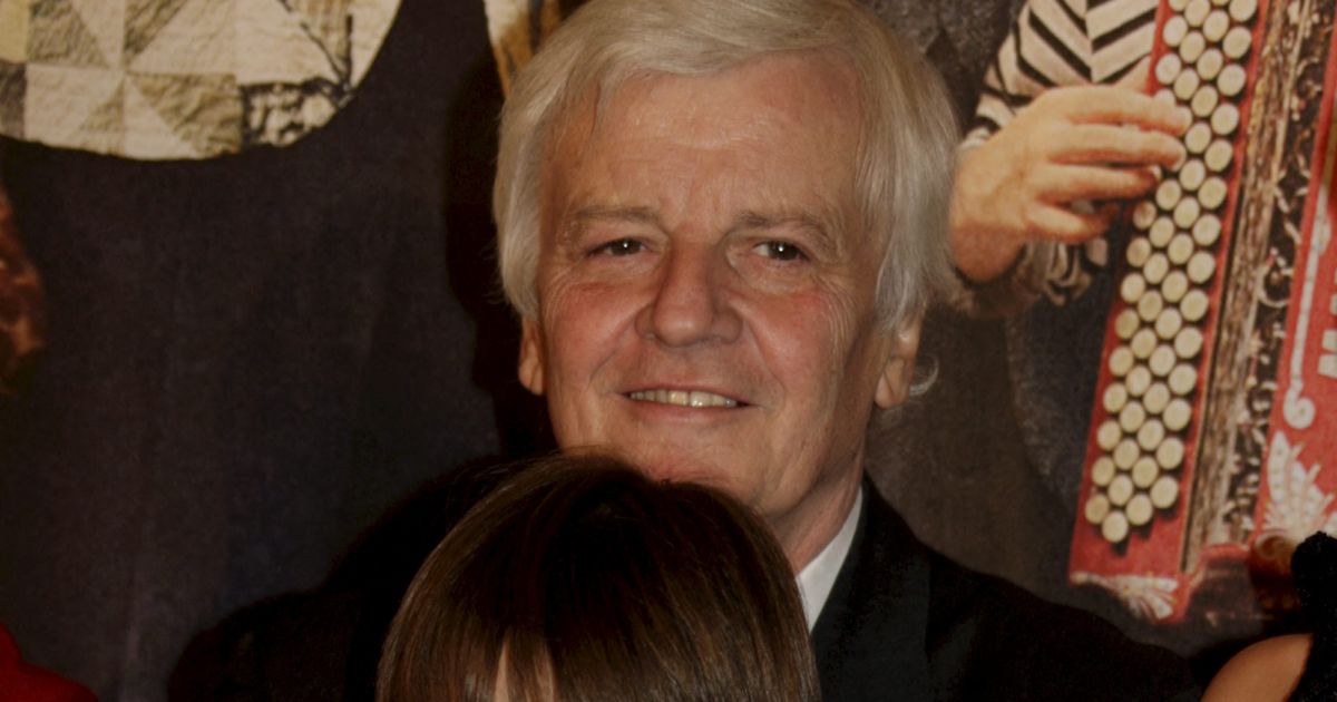 En France, à Paris, Jacques Perrin et son fils Maxence lors de l'Avant ...