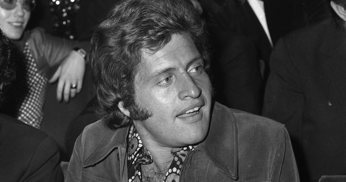 Mort de Joe Dassin : Son fils aîné Jonathan lui ressemble trait pour ...