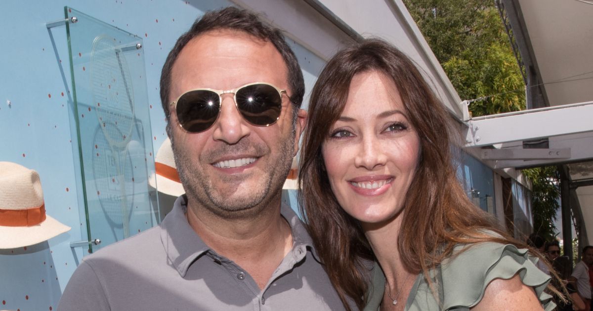 Arthur et sa compagne Mareva Galanter au village lors de la finale ...