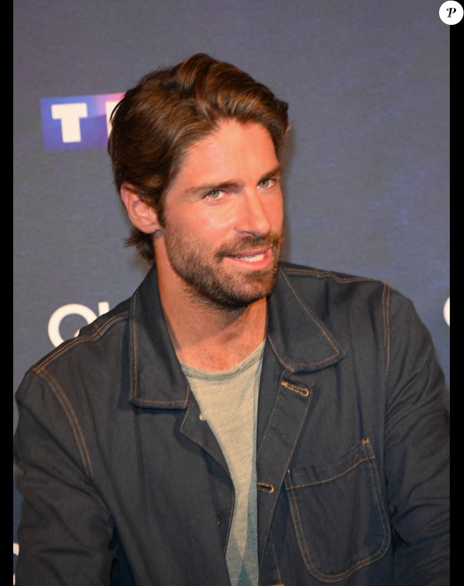 Sofia Essaïdi en combinaison décolletée avec Camille Lou et Julie de ...