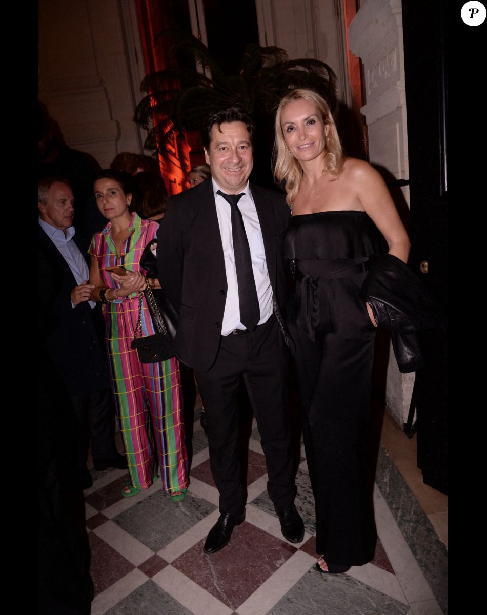 Laurent Gerra et sa femme Christelle Bardet : costume et robe bustier ...