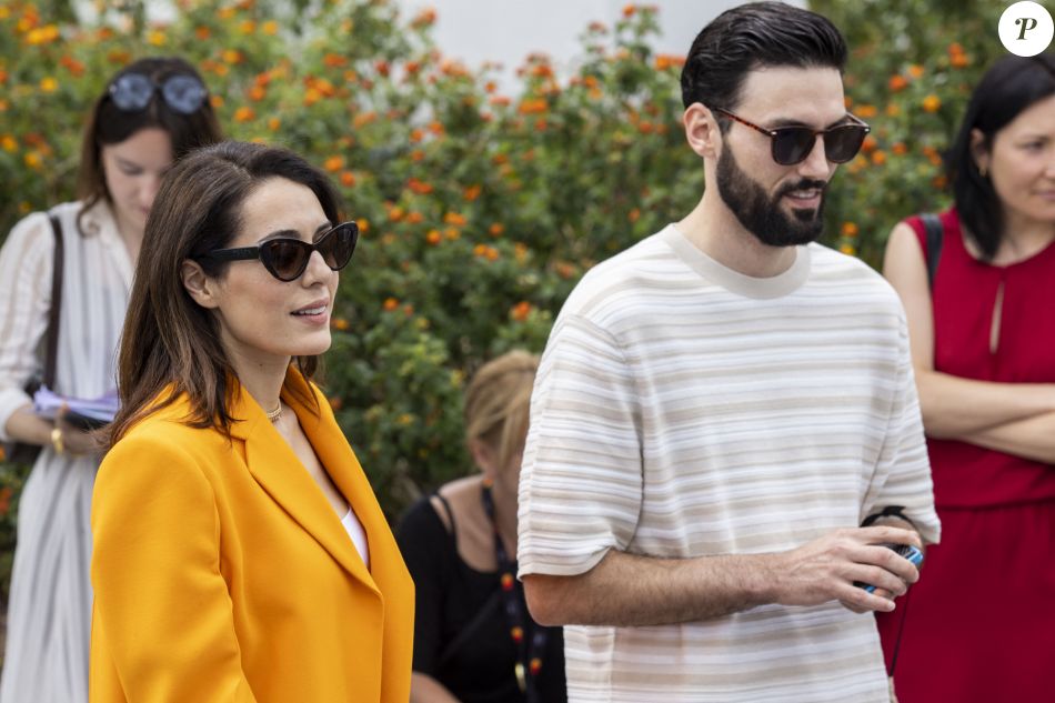 Sofia Essaïdi et son compagnon Adrien Galo s'embrassent en marge du ...