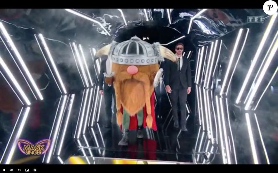 Le Viking dans Mask Singer - Purepeople