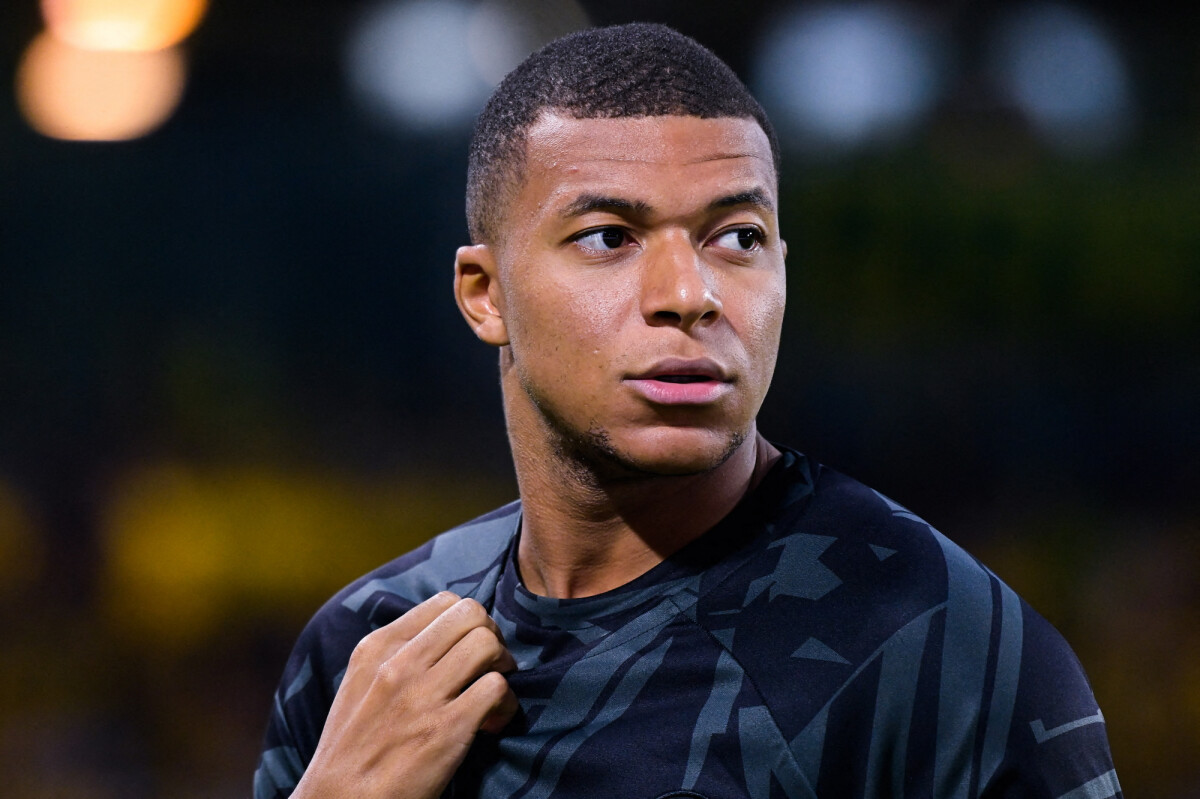 Photo : Kylian Mbappé - Échauffement avant d'affronter le FC Nantes ...