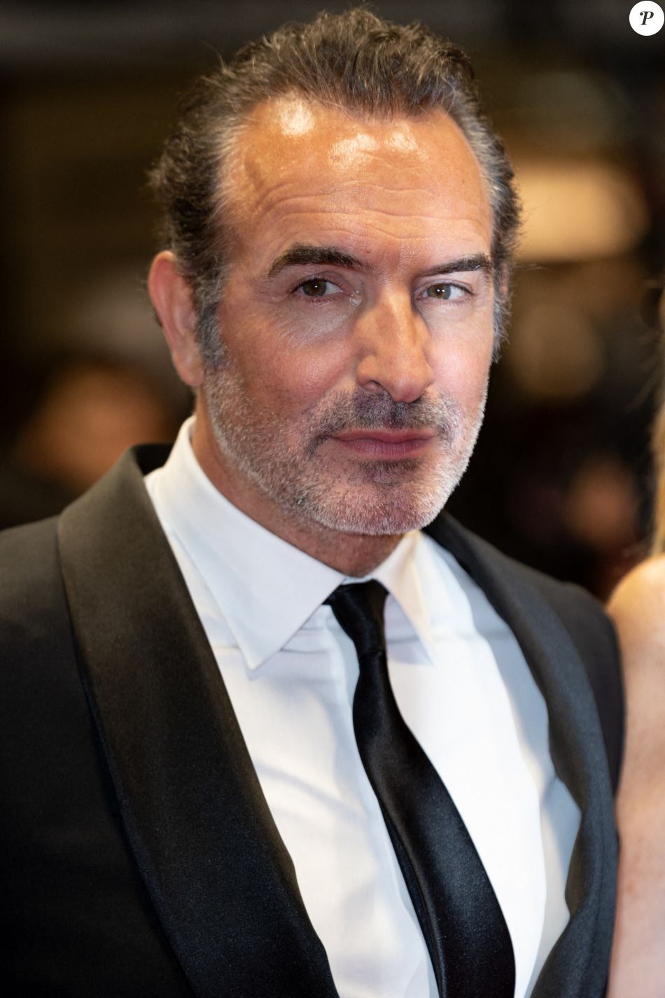 Jean Dujardin - Montée des marches du film Novembre lors du 75ème ...