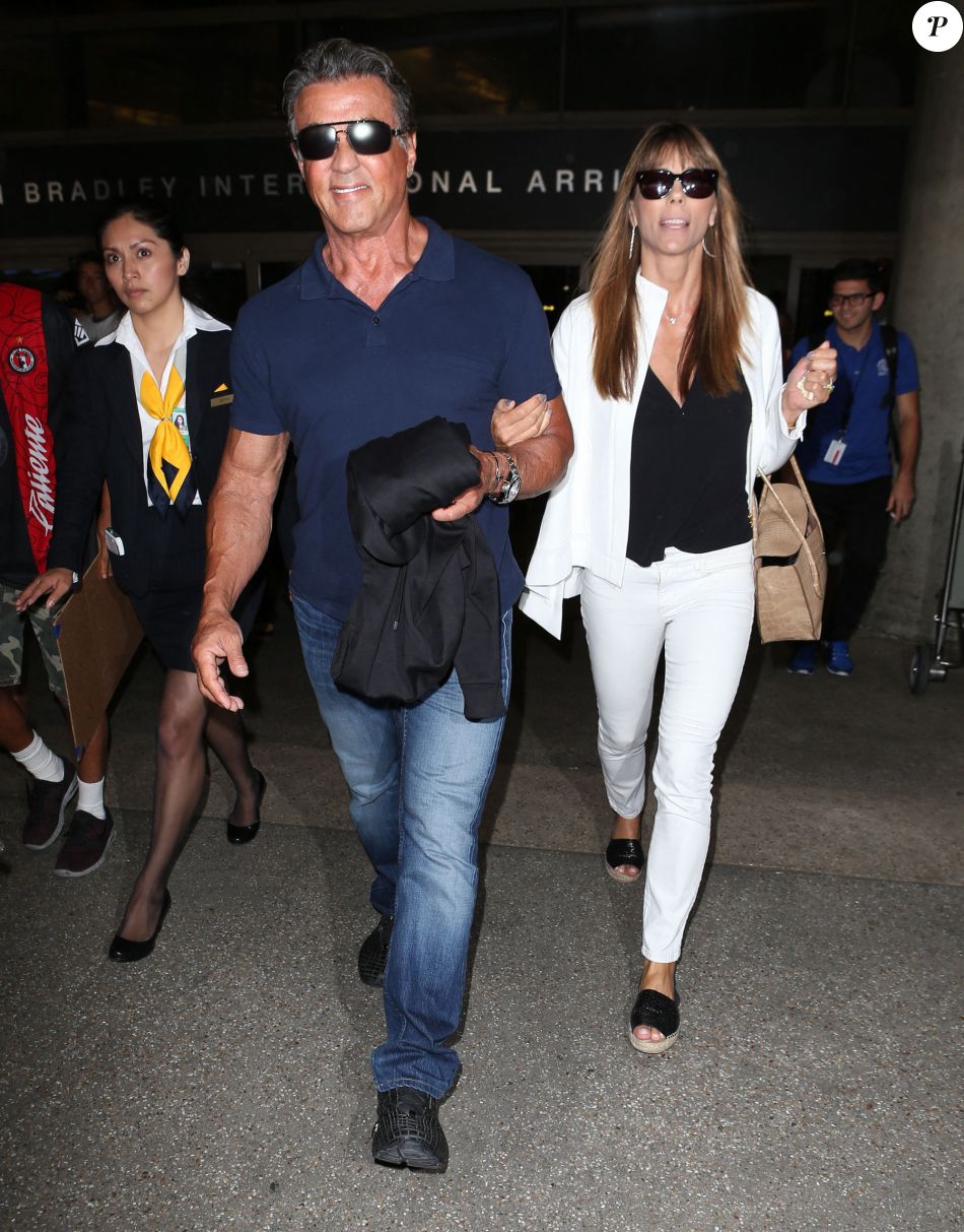 Sylvester Stallone arrive avec sa femme Jennifer Flavin et ses filles ...