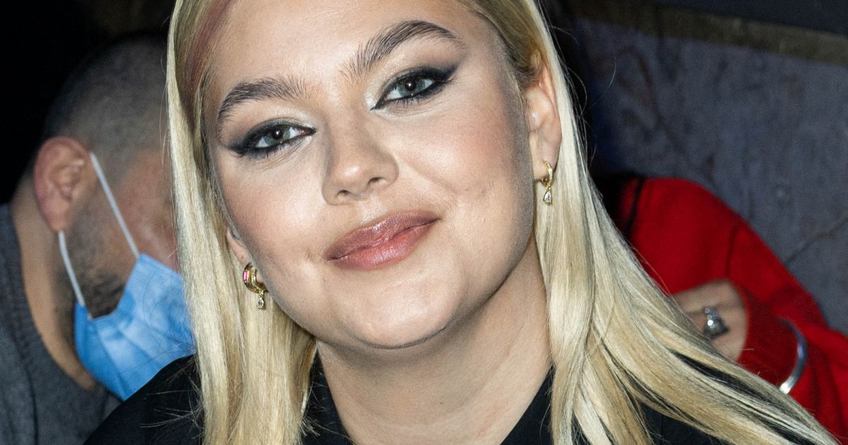 Louane Emera au front row du défilé Ami automne-hiver 2022/2023 dans le ...