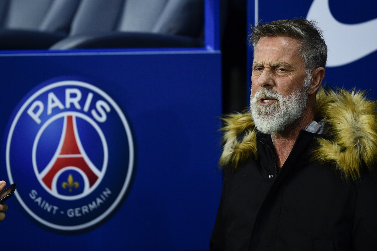 Photo : Laurent Paganelli dans les tribunes lors du match de Ligue 1 ...