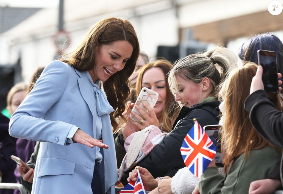 Kate Middleton visite l'organisation caritative pour la jeunesse ...