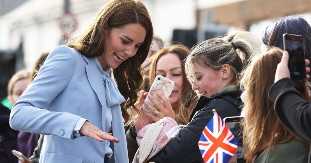 Kate Middleton visite l'organisation caritative pour la jeunesse ...