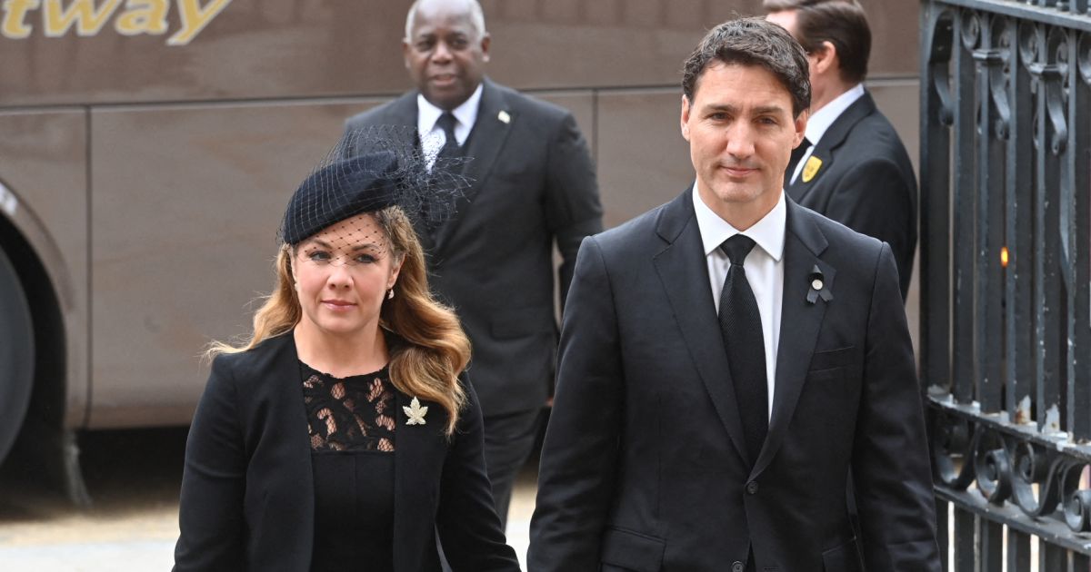 Justin Trudeau et son épouse Sophie Trudeau au service funéraire à l ...