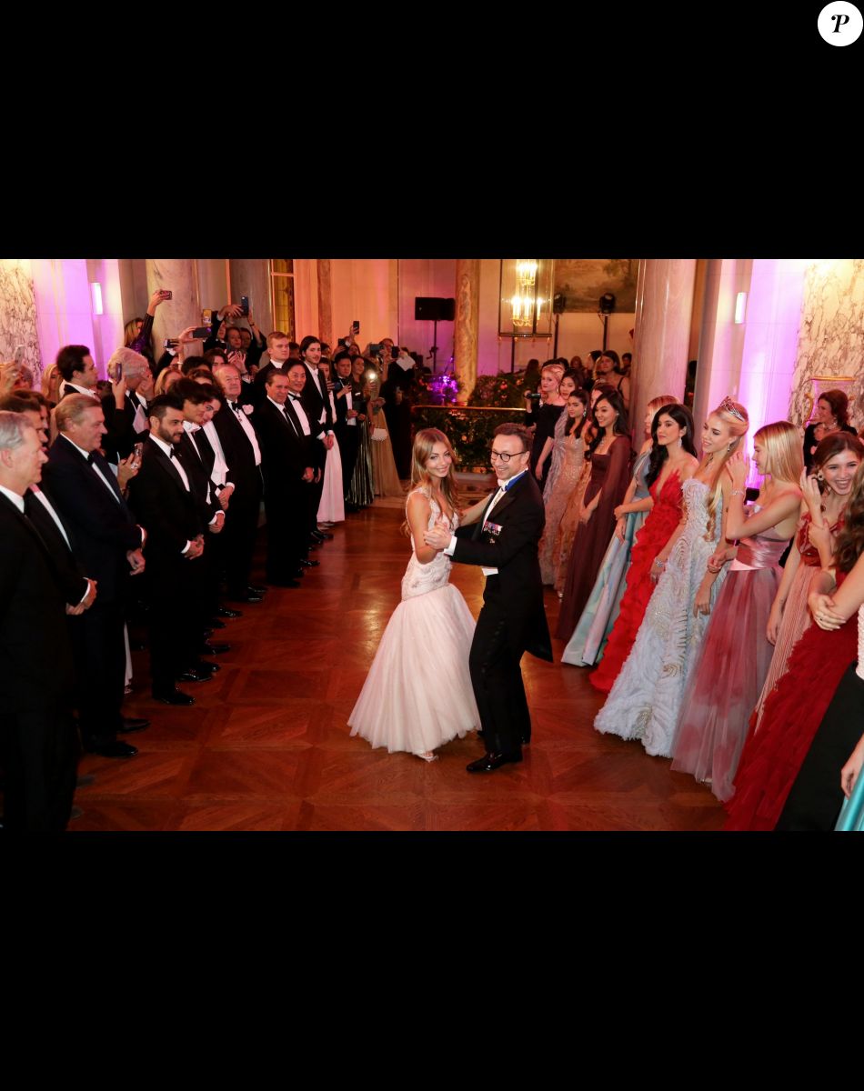 Bal des débutantes 2022 : Une jolie et célèbre fille de star ...