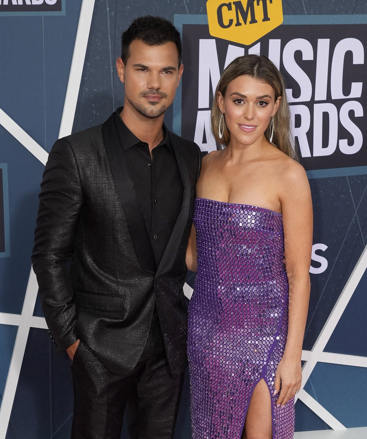 Photo : Taylor Lautner et Taylor Dome au photocall de la soirée des ...