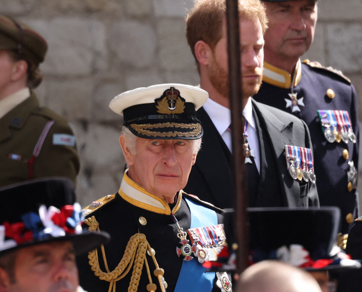 Photo : Le roi Charles III d'Angleterre, le prince Harry, duc de Sussex ...
