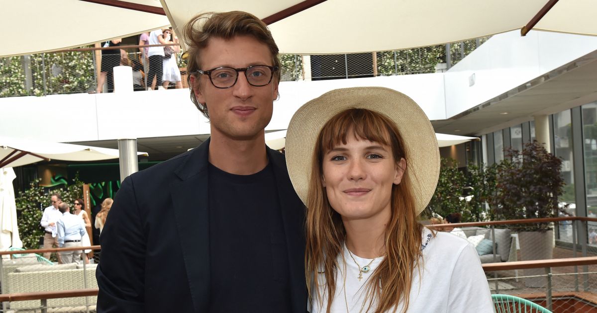 Ana Girardot et son compagnon Arthur de Villepin - People au bar Magnum ...