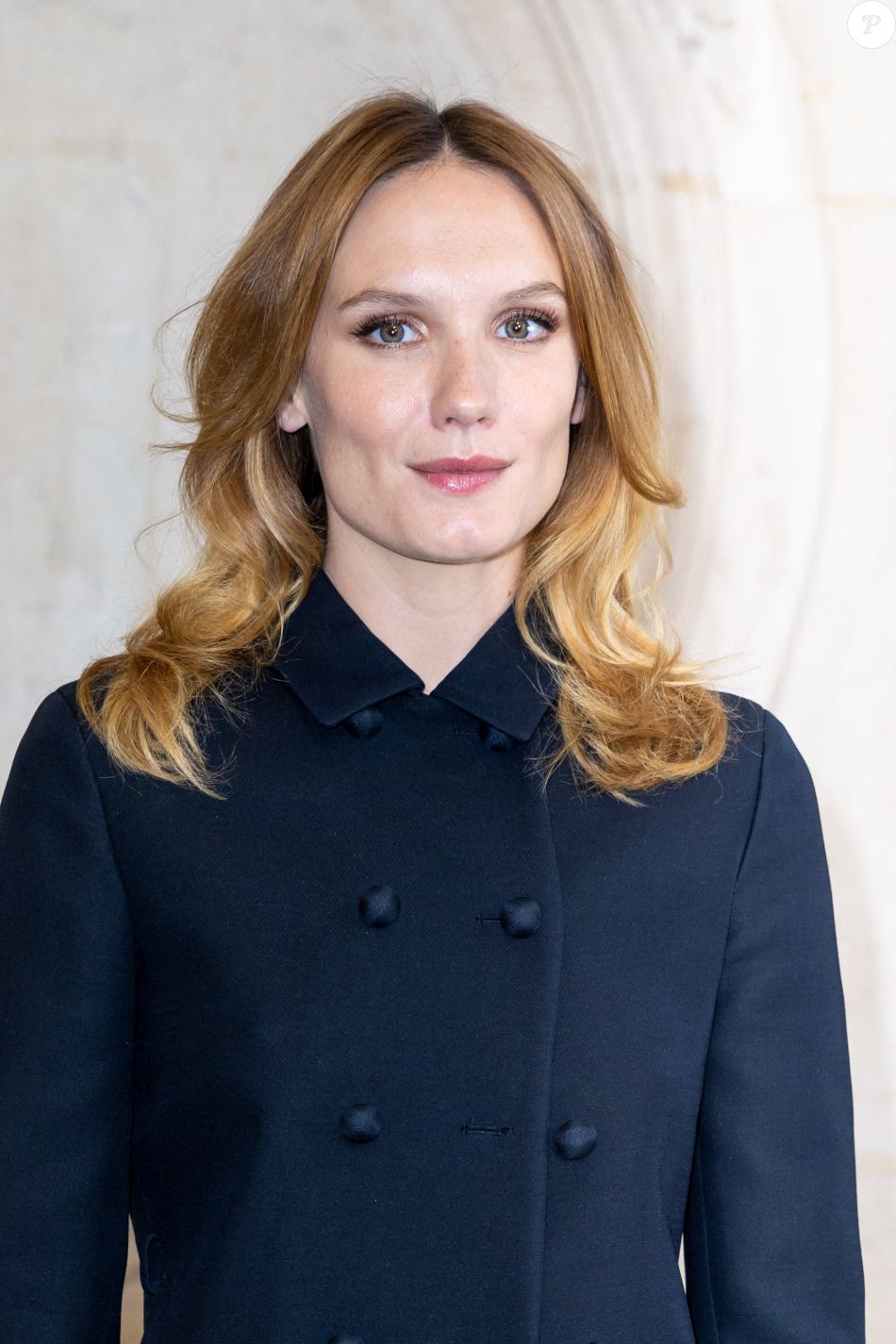 Ana Girardot au photocall du défilé de mode Haute-Couture automne-hiver ...