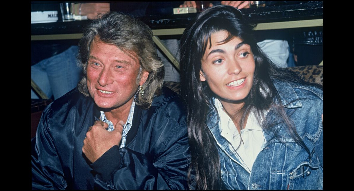 Photo : Adeline Blondieau et Johnny Hallyday à Paris, le 1er mars 1994 ...