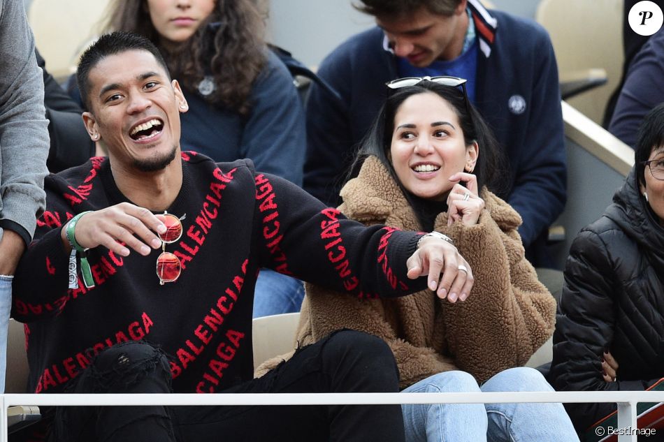 Alphonse Areola (gardien de foot du Psg) et sa femme Marrion Areola - People dans les tribunes ...