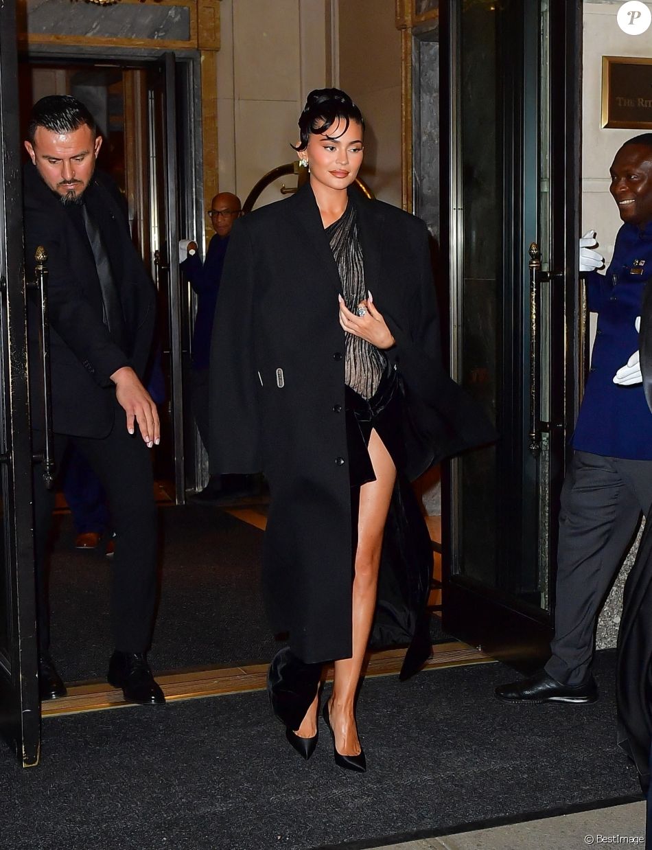 Kylie Jenner à la sortie de l'hôtel Ritz-Carlton à New York, le 7 ...